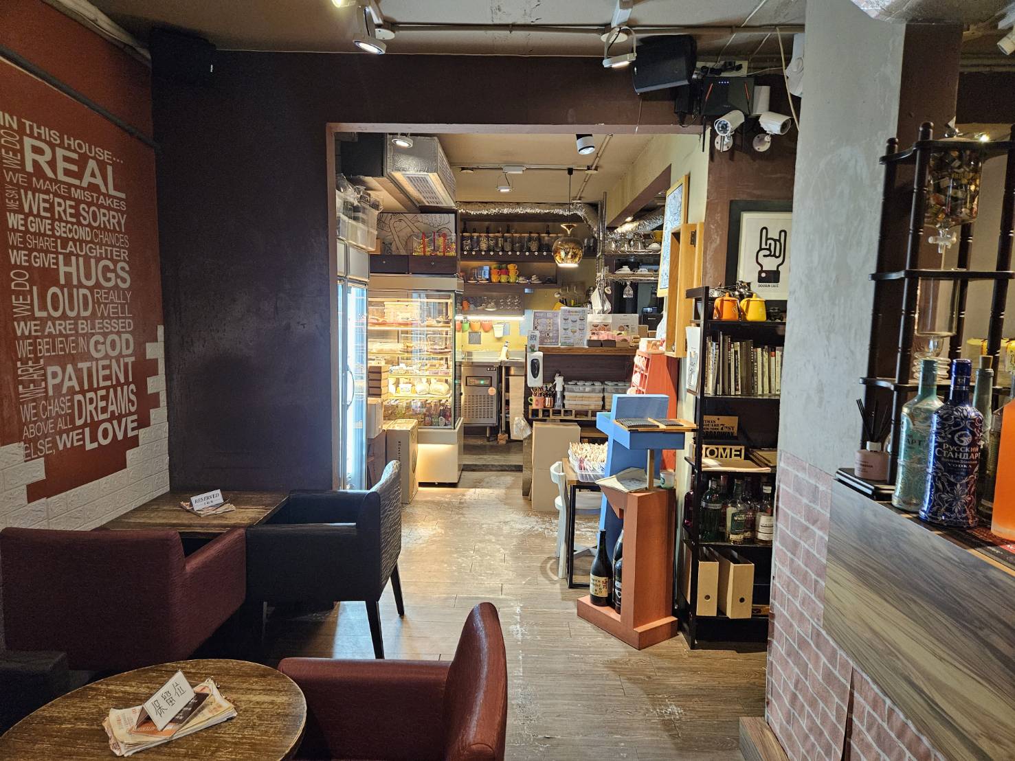 DOUSUN CAFE| 左先生的咖啡世界：沉靜木質風×慢步調深夜工作咖啡廳 | 咖喳 Catcha