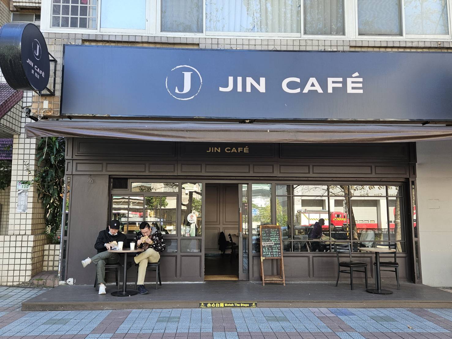JIN CAFE|錦咖啡的漫食光：英倫街頭感×享受靜謐街景的悠閒小店 | 咖喳 Catcha