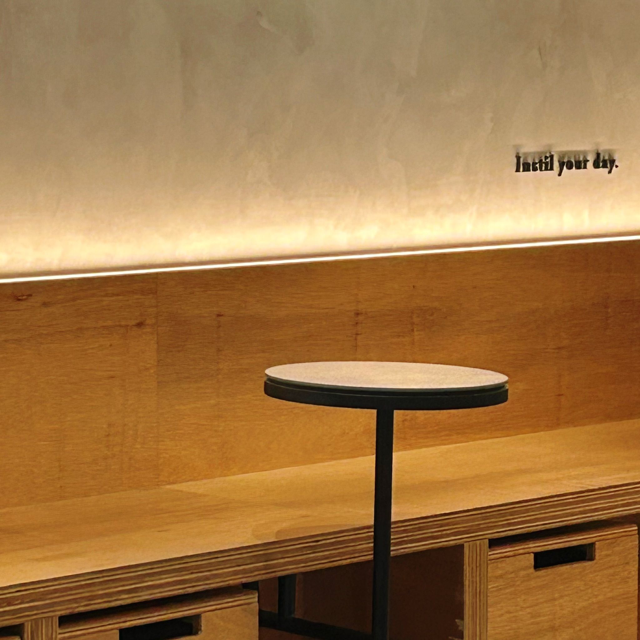 Instil Coffee｜暗色調的質感咖啡廳 | 咖喳 Catcha